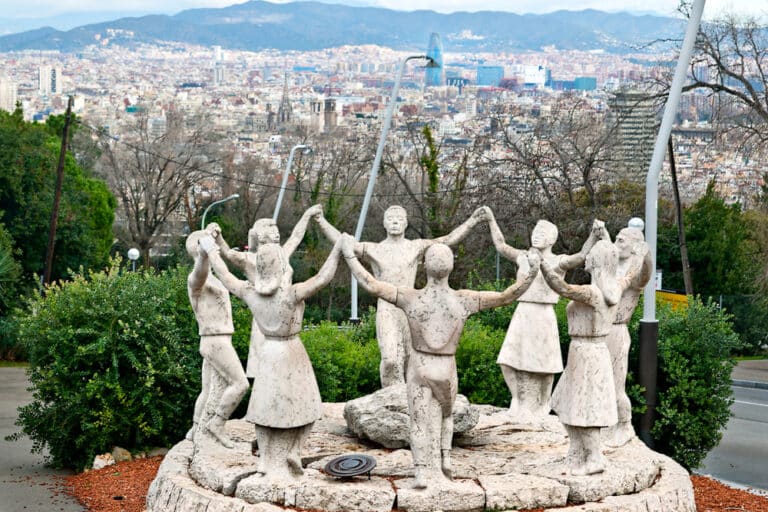 The Sardana between legends and tradition